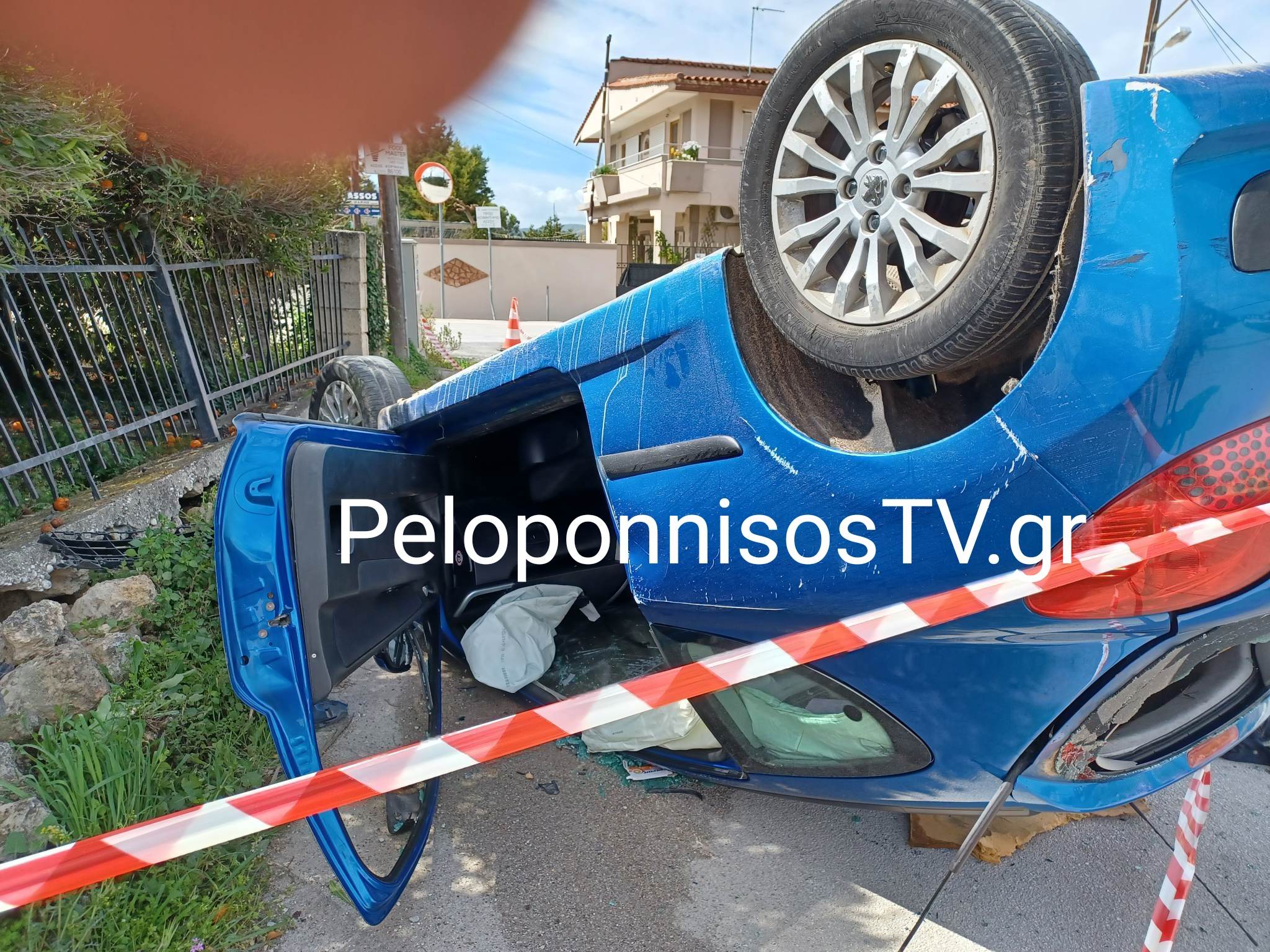 Άσσος Κορινθίας: Ι.Χ εξετράπη της πορείας του και ανετράπη (εικόνες ...